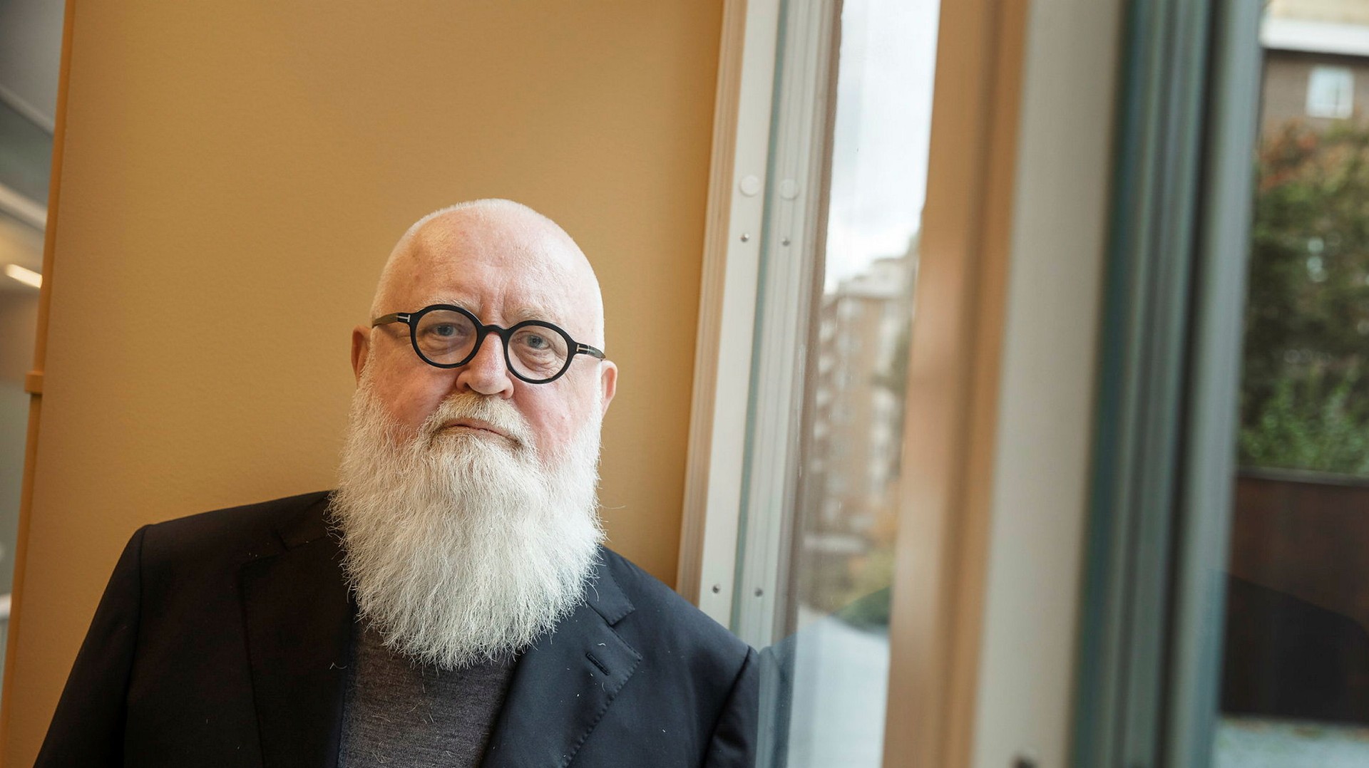 Lage Jonason stämmer Mangold på 99 miljoner