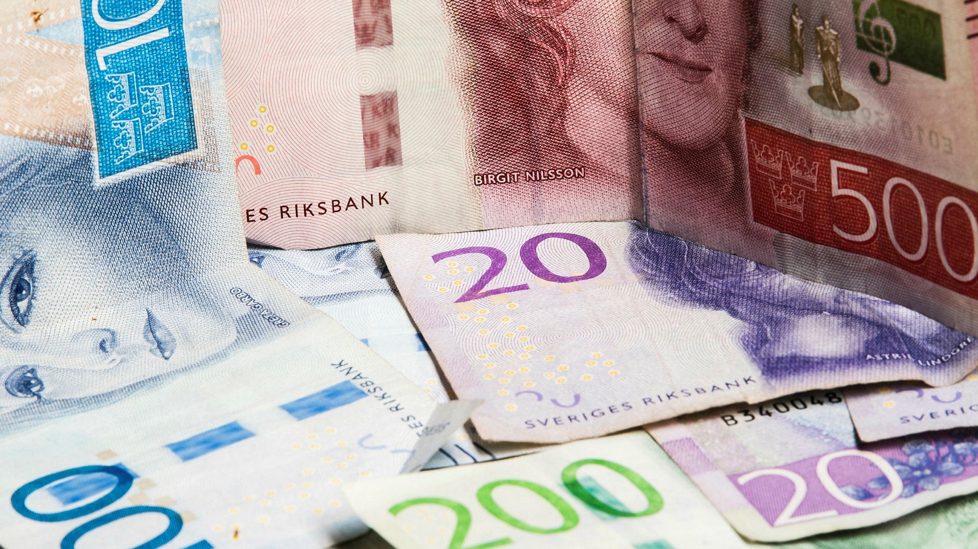 Räntor och valutor: Kronan tappar igen