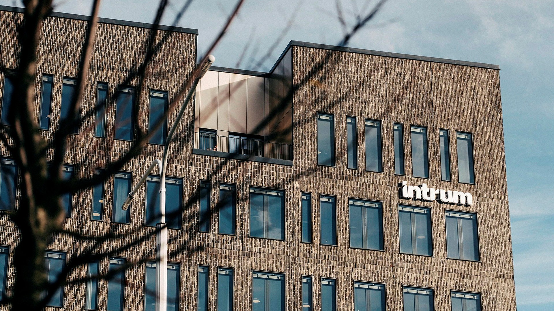 Något högre vinst än väntat för Intrum