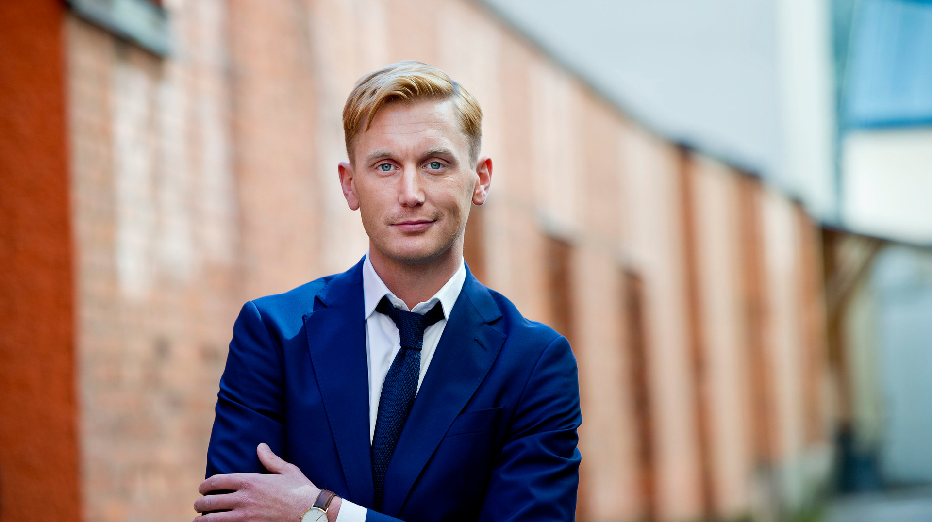 Storebror Kristian Tysander klonar klockkungen Filip