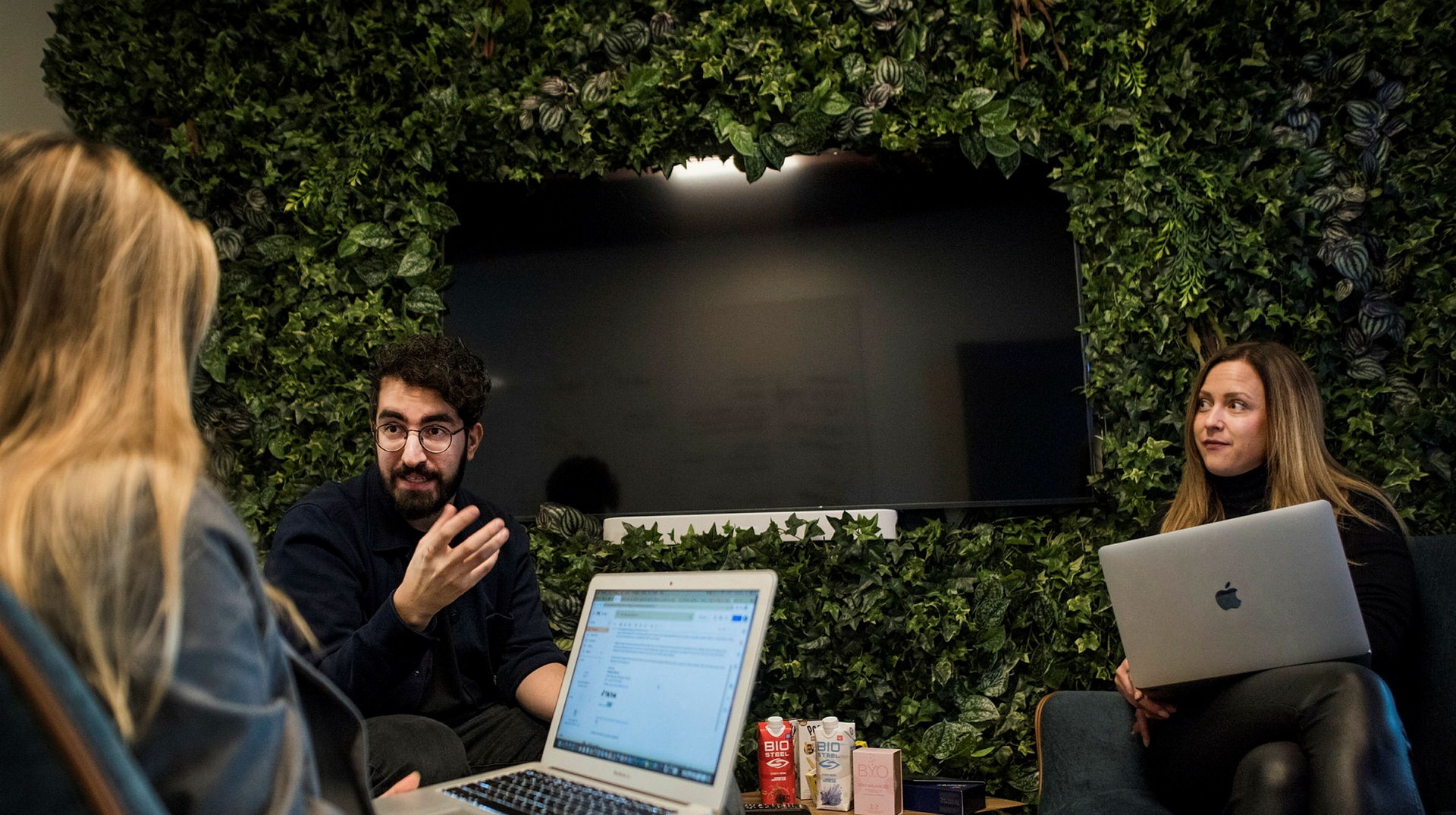 Alexander Morad hjälper företag att lyckas på sociala medier