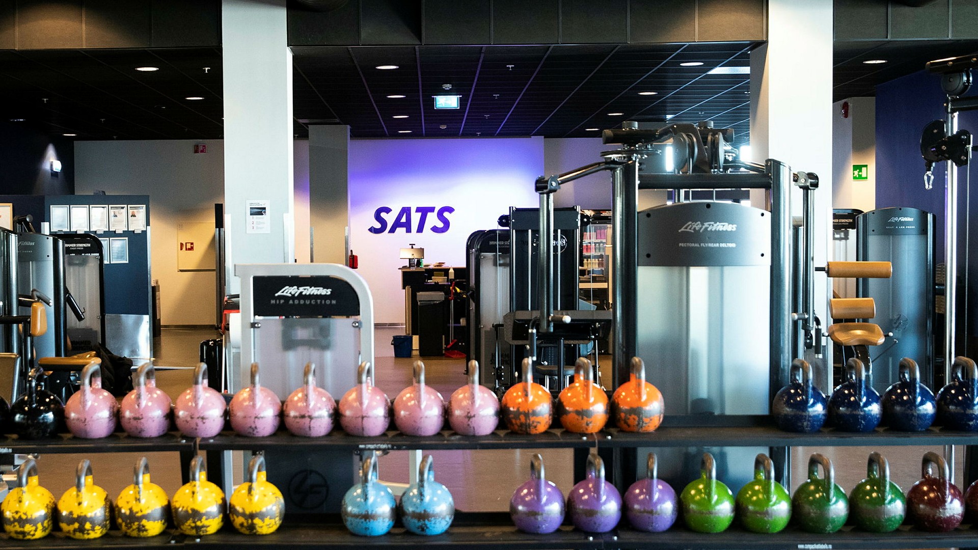 Sats rörelseresultat lyfte – aktien stiger i Norge