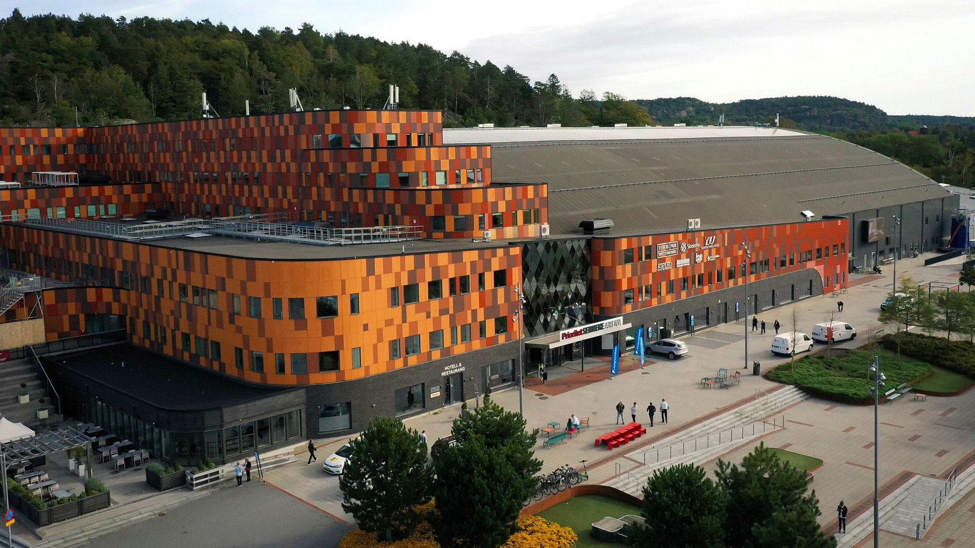 Ola Serneke köper Serneke Arena av Doxa