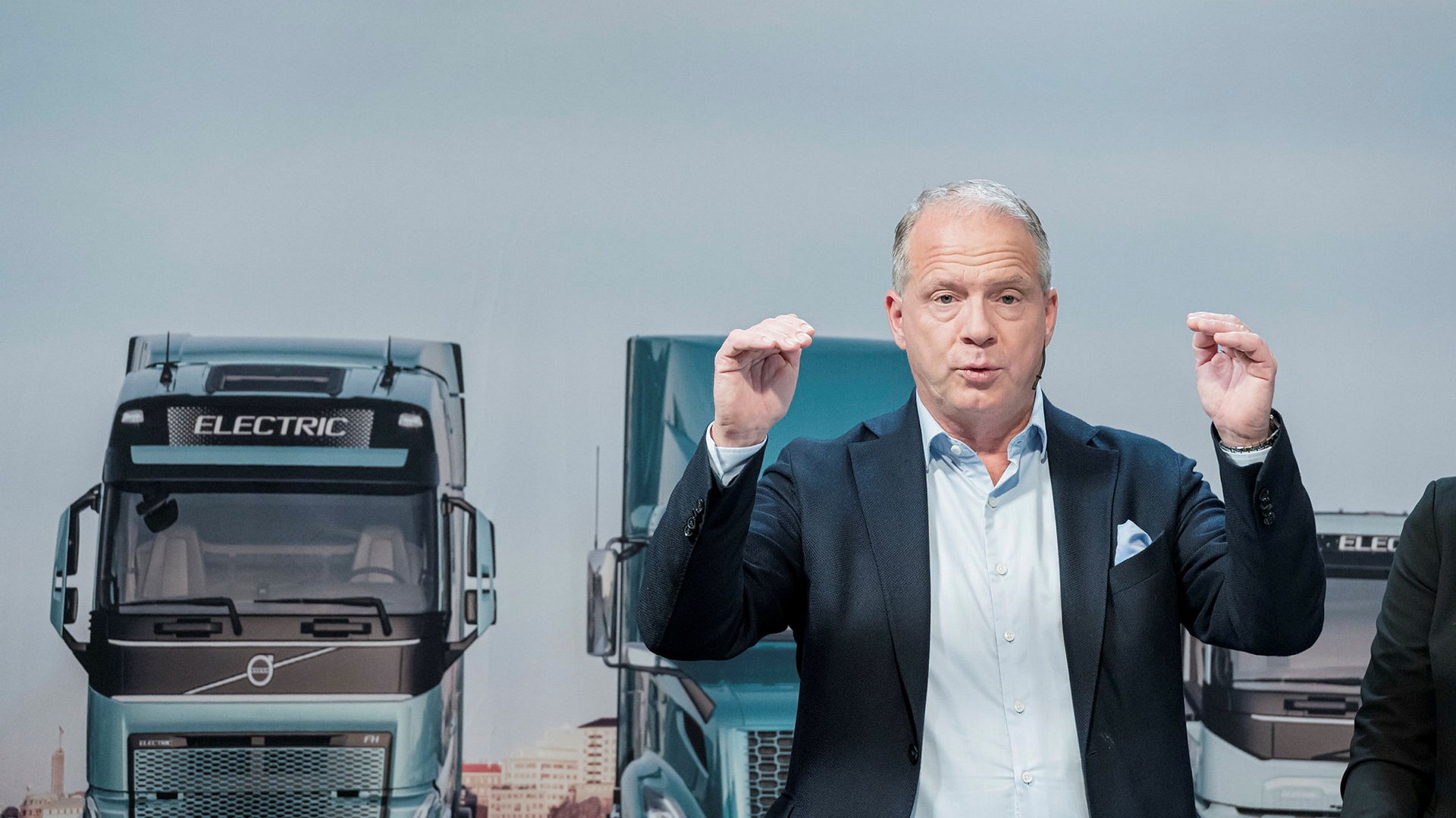 Högre orderingång för Volvo – höjer prognos