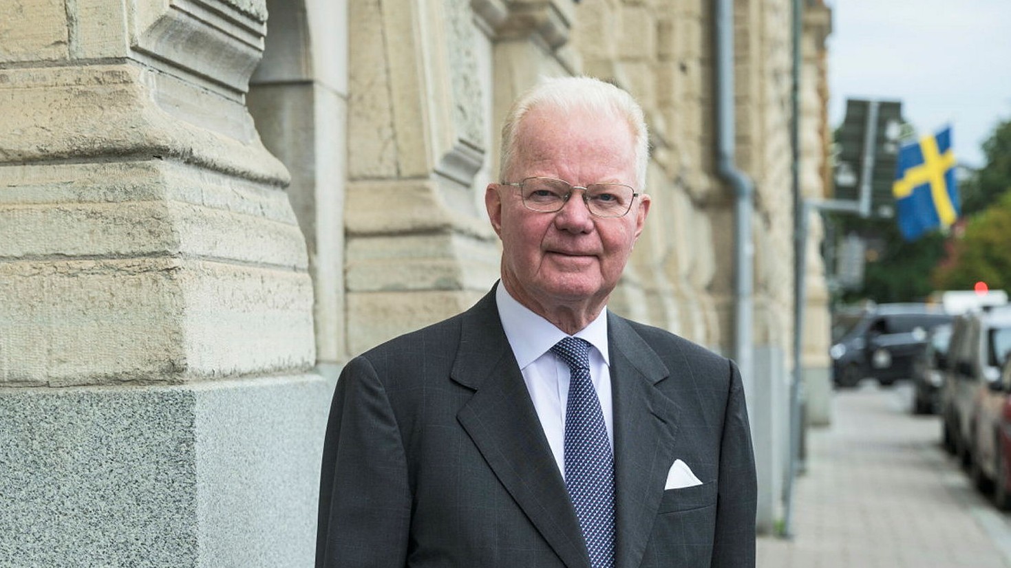 Fredrik Lundberg tankar aktier i Industrivärden