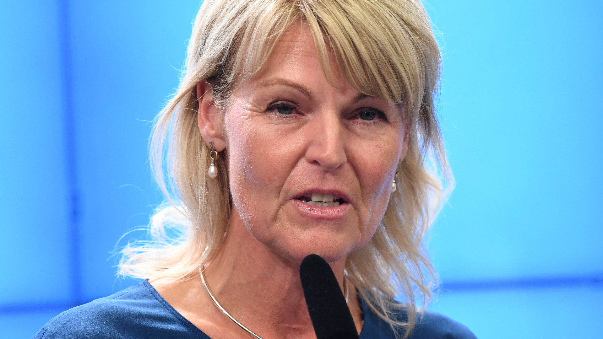 Ministerpost får Anna Hallberg att lämna Lifcos styrelse