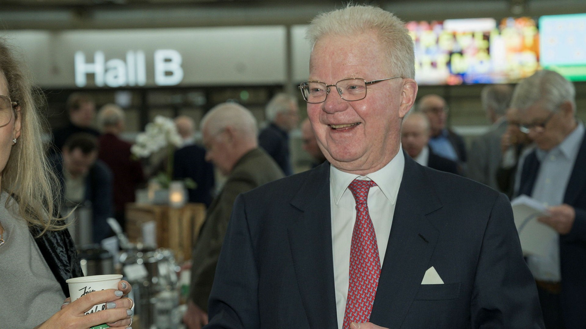 Fredrik Lundberg tankar aktier i Industrivärden