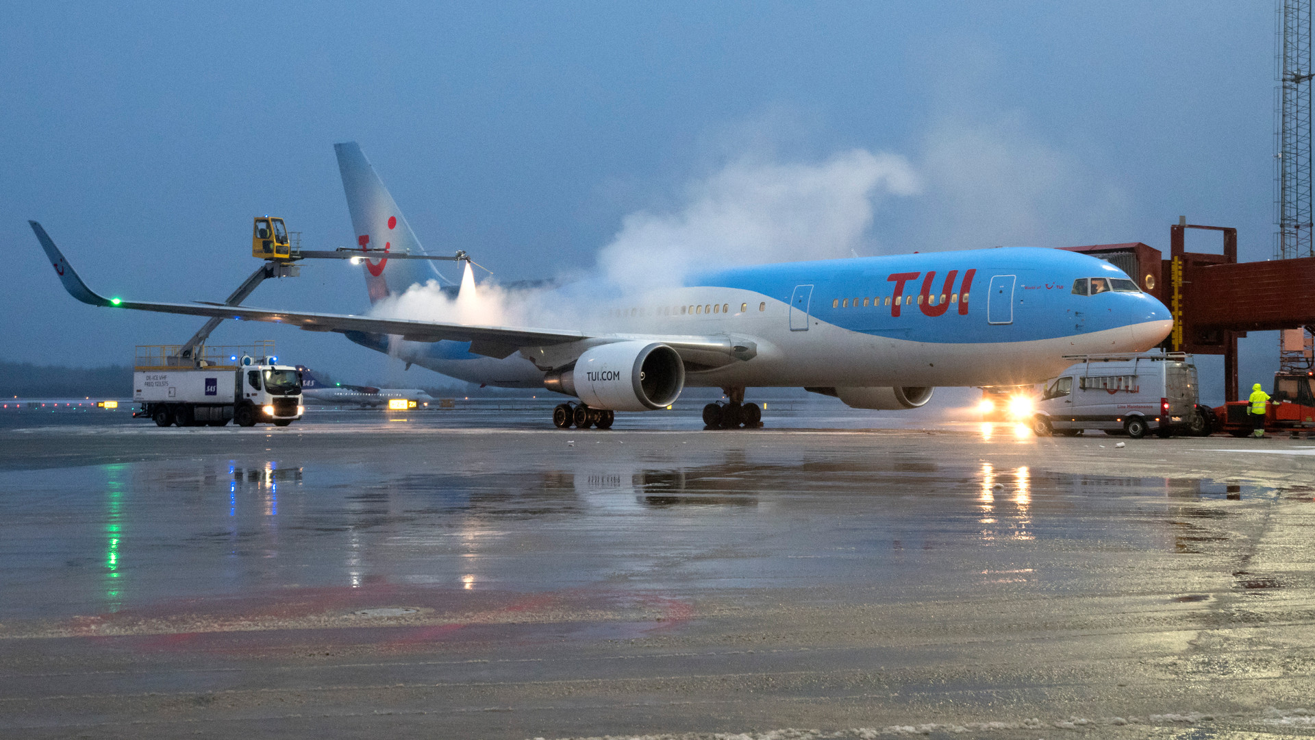 Efter dödsolyckan – nu ställer TUI av 15 flygplan