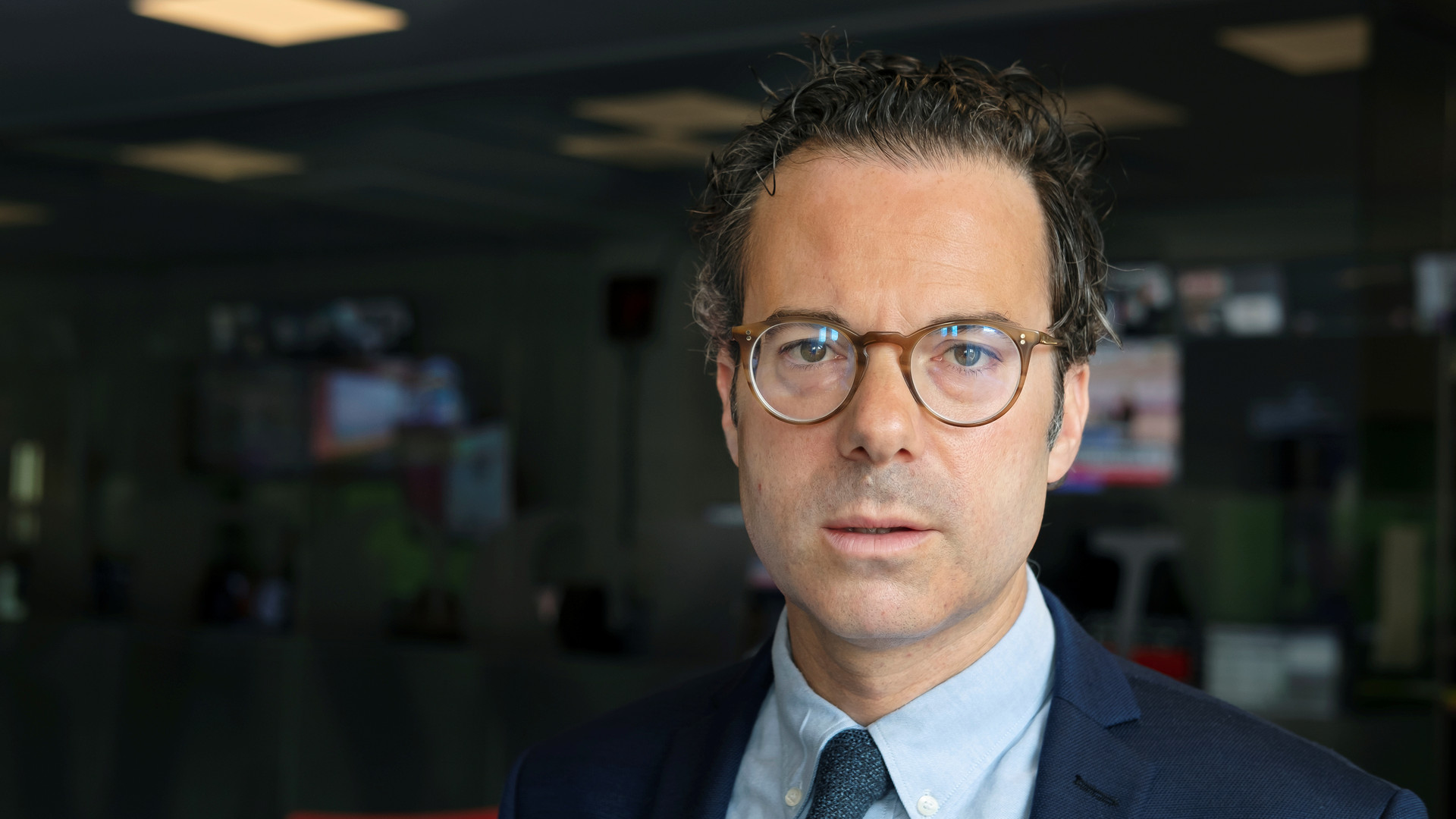 Simon Blecher ökar i ABB: ”Finns en krockkudde i aktien”