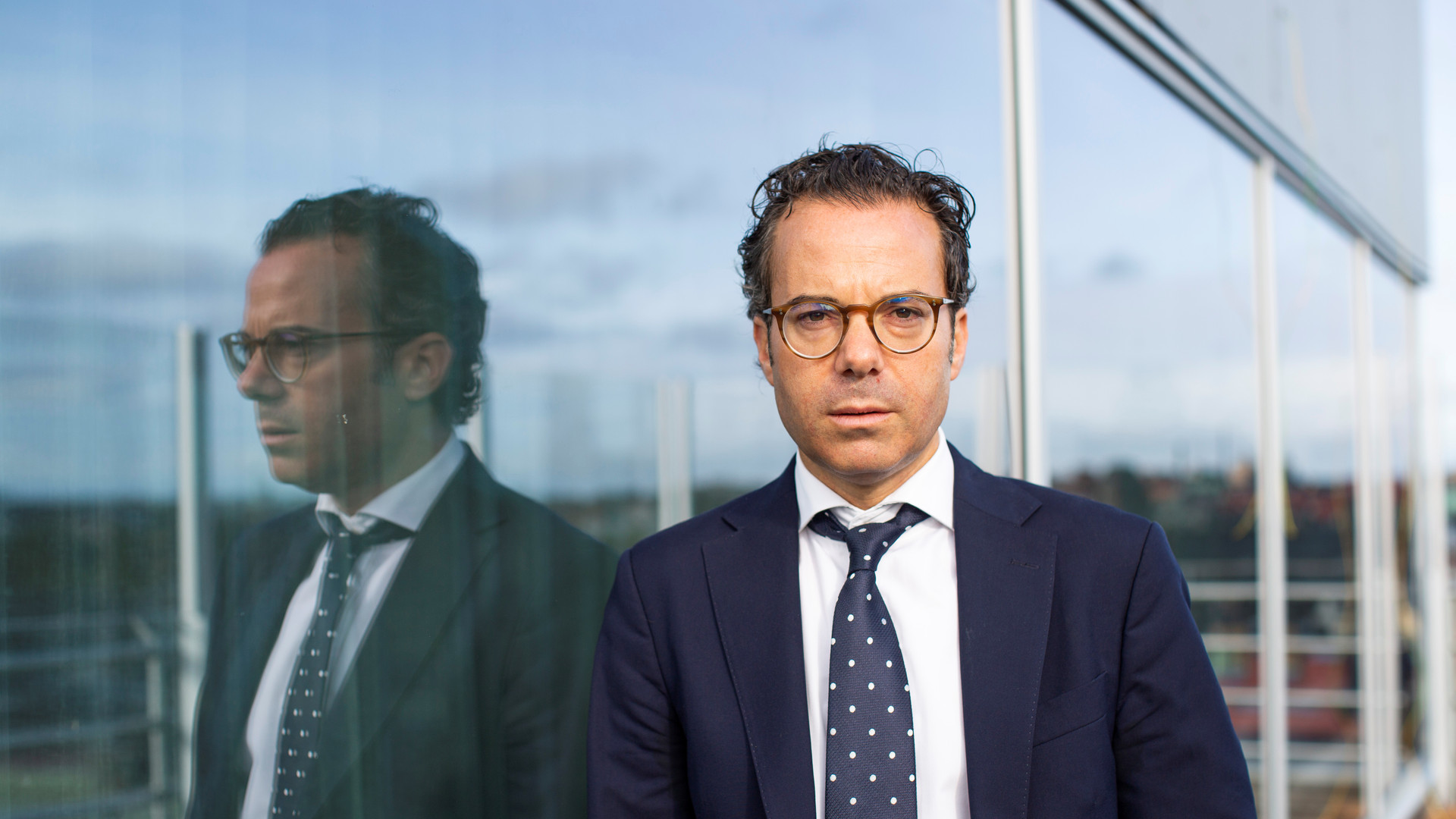 Simon Blecher går i Christer Gardells fotspår