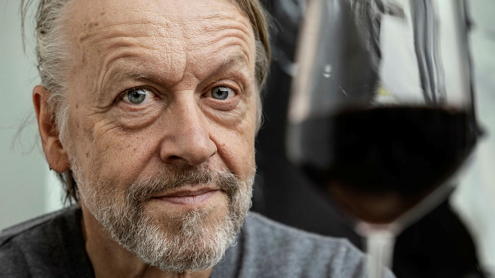 Ernst Billgren släpper röda lådvinet ”En räv i Toscana”